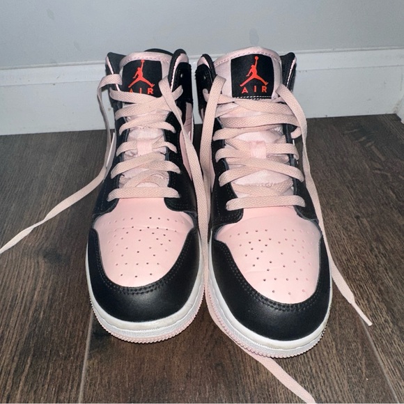 Nike | Shoes | Nike Pink And Black Hightop Sneakers With Padded Ankle ...